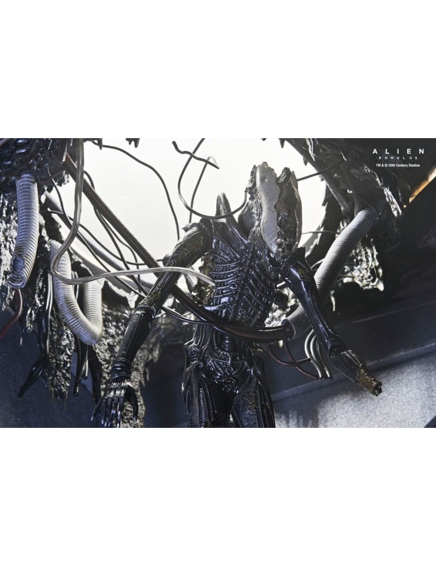 Neca Alien Romulus Suspended Lab Xenomorph XX121 Deluxe